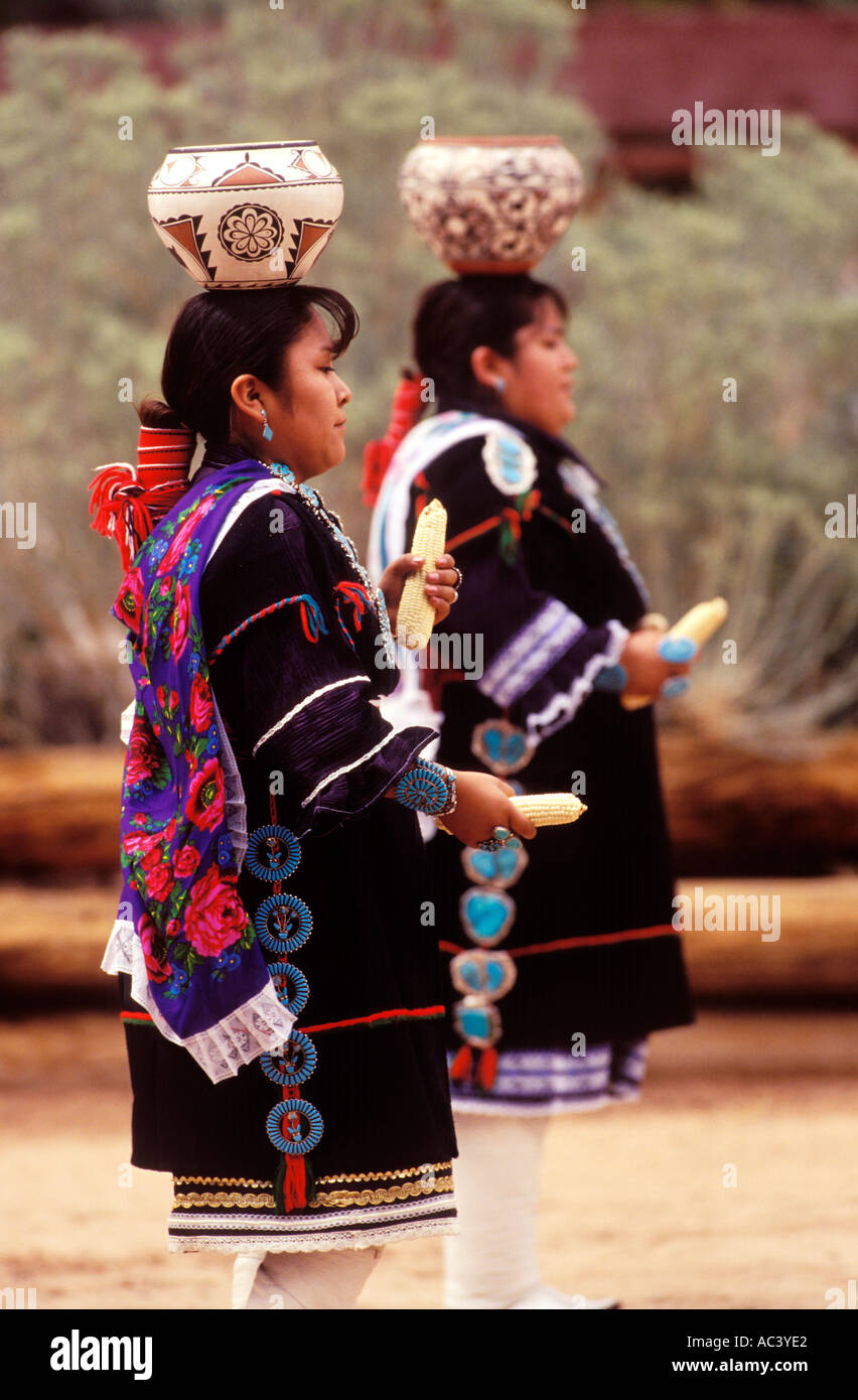 American indian women ritual dance hi-res stock photography and images ...