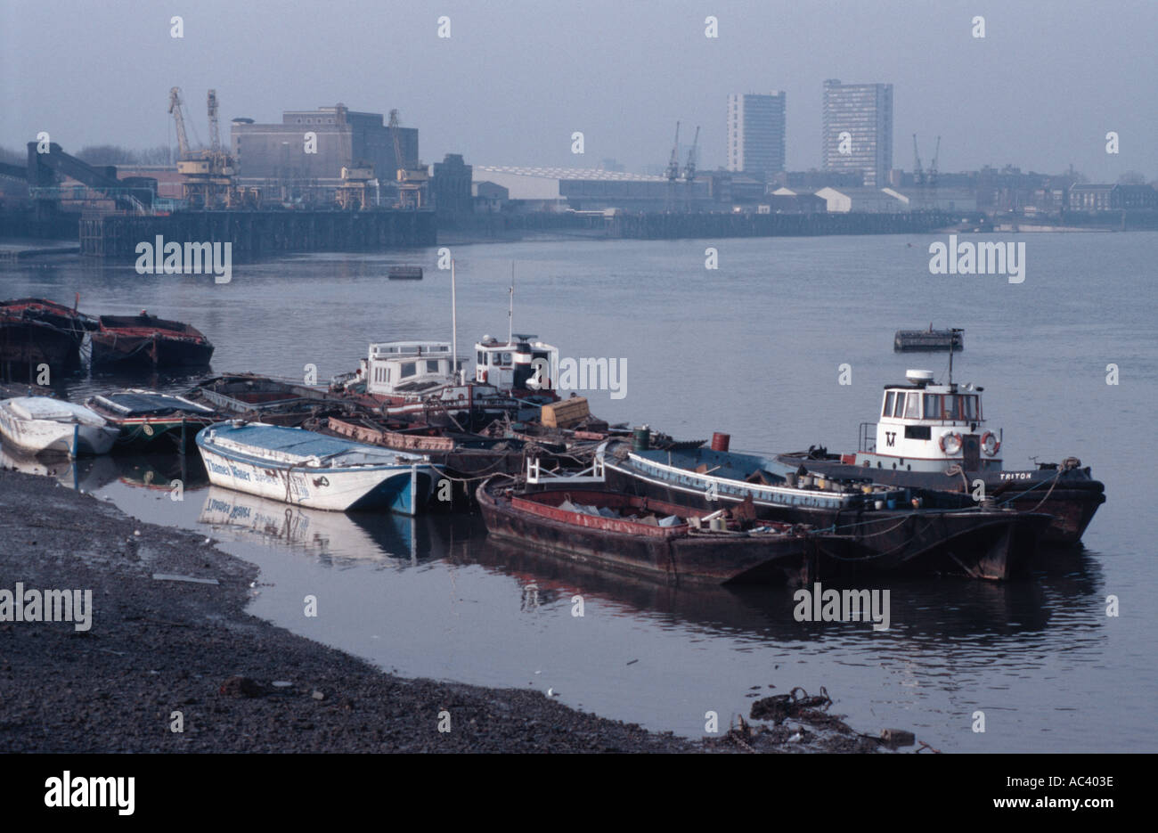 River thames tugs hi-res stock photography and images - Alamy