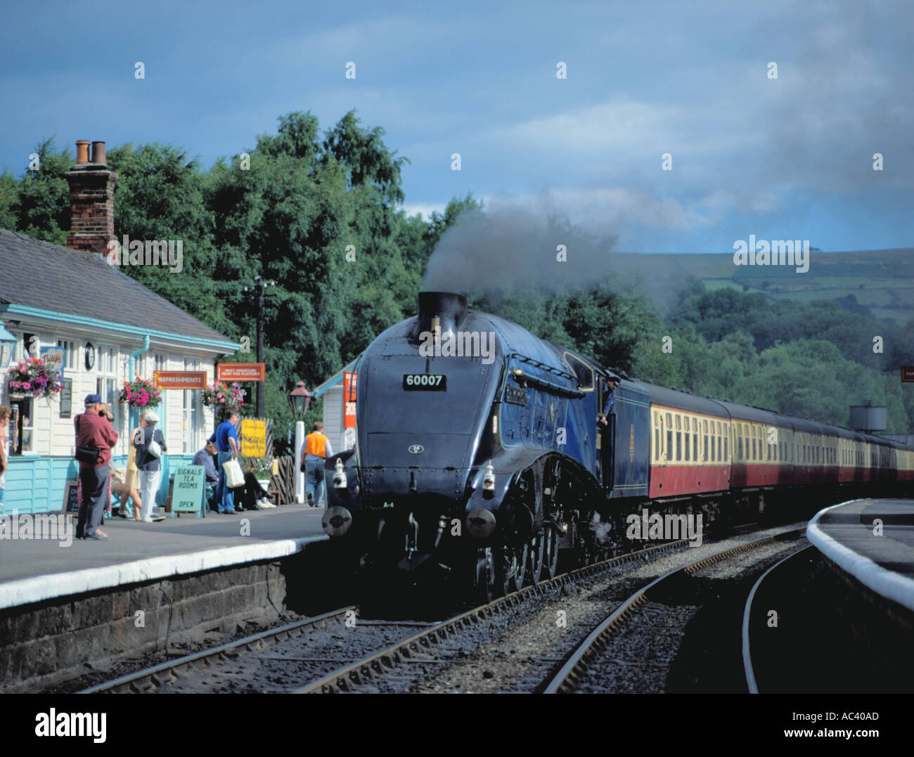 The "Sir Nigel Gresley" steam locomotive arriving at Grosmont Station ...