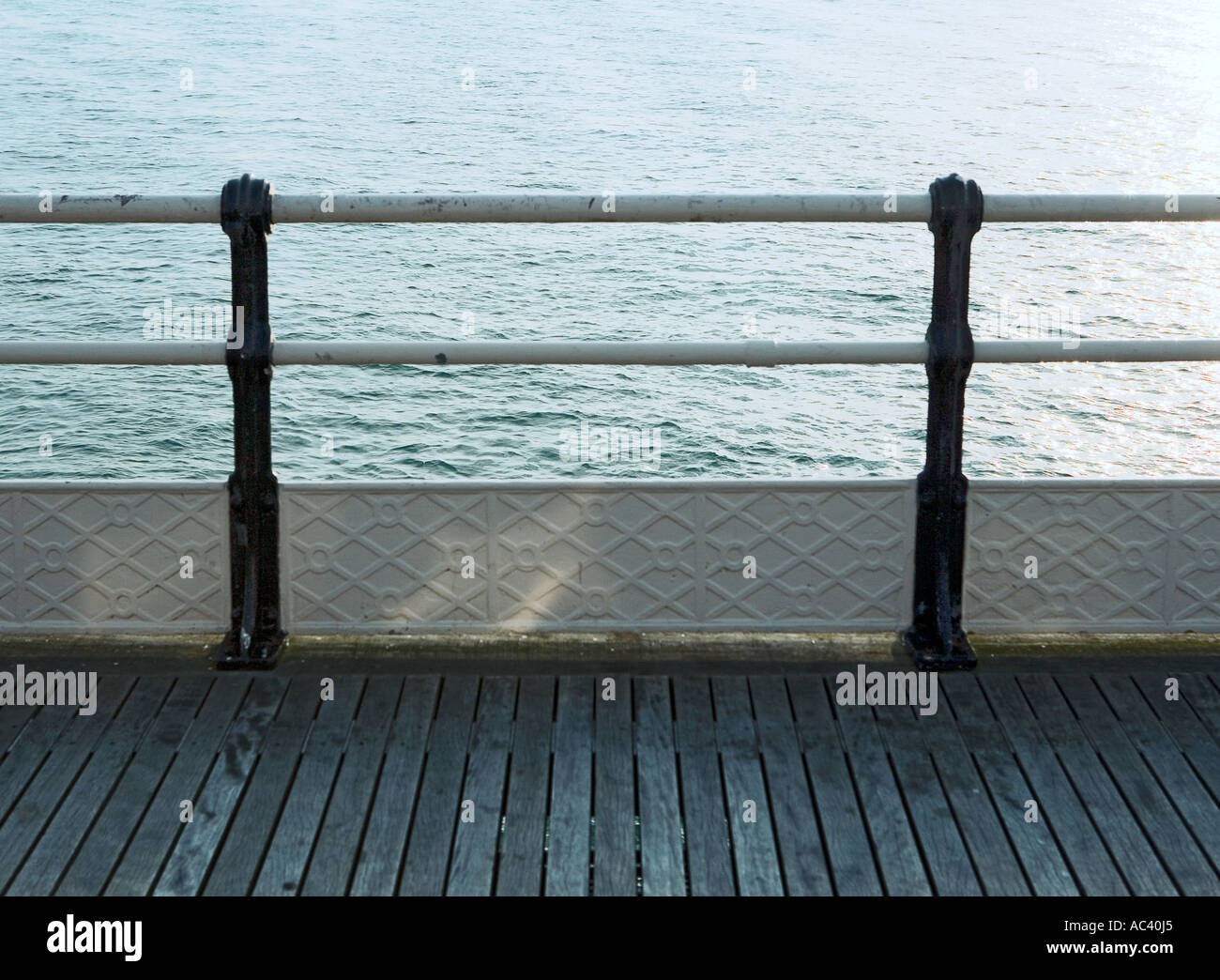 Pier graphic hi-res stock photography and images - Alamy