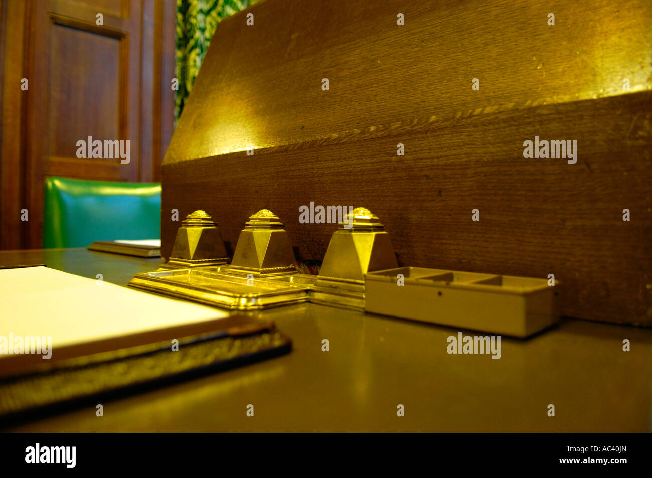 palace of westminster house of commons government politics london ...