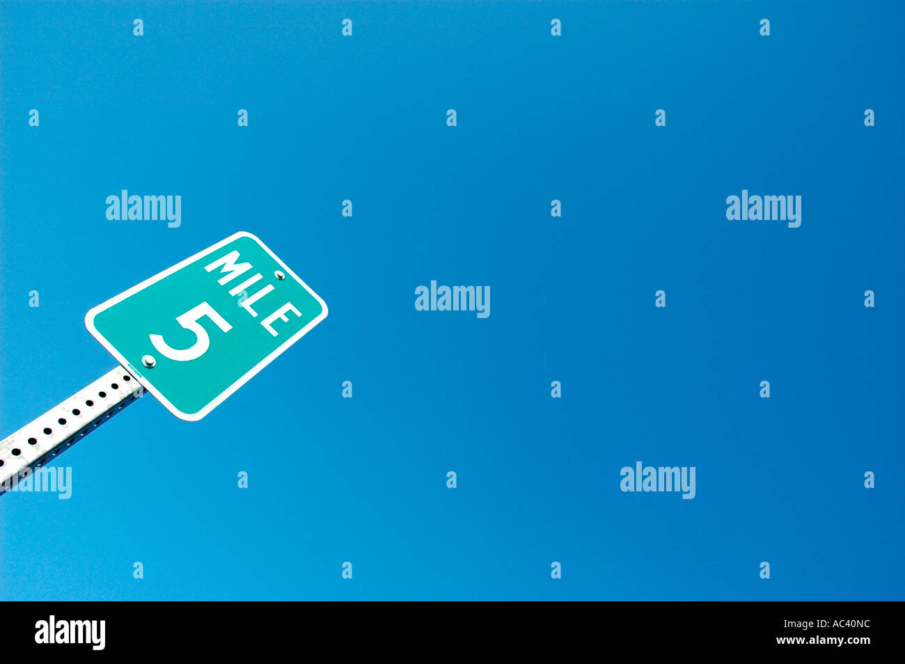 5 mile distance marker sign on freeway highway Stock Photo - Alamy