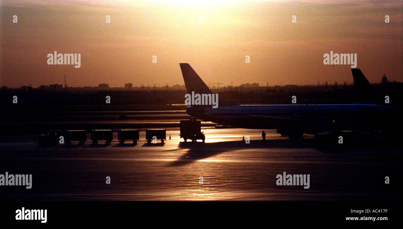 Cargo plane loading hi-res stock photography and images - Alamy