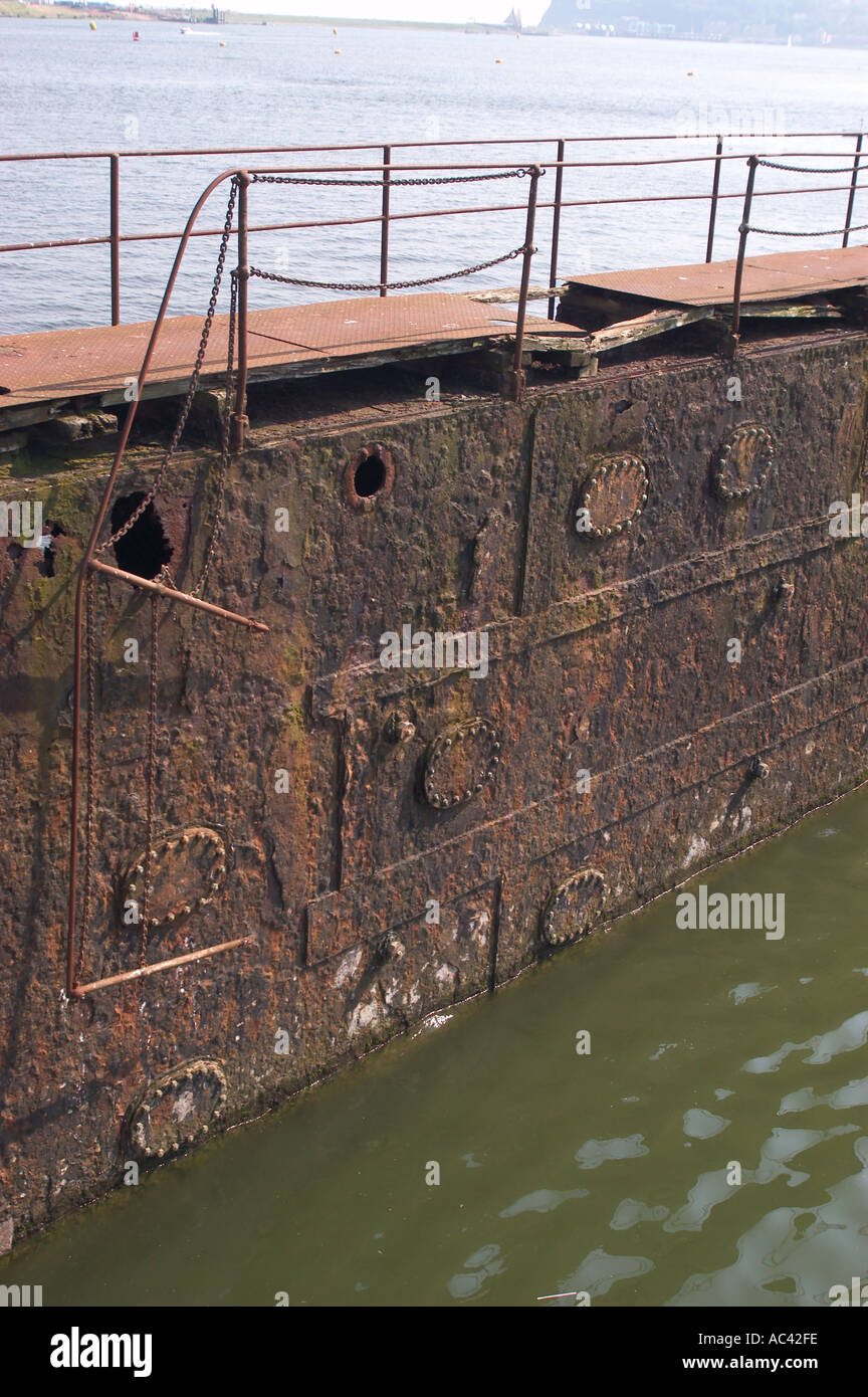 Dry dock gate hi-res stock photography and images - Alamy