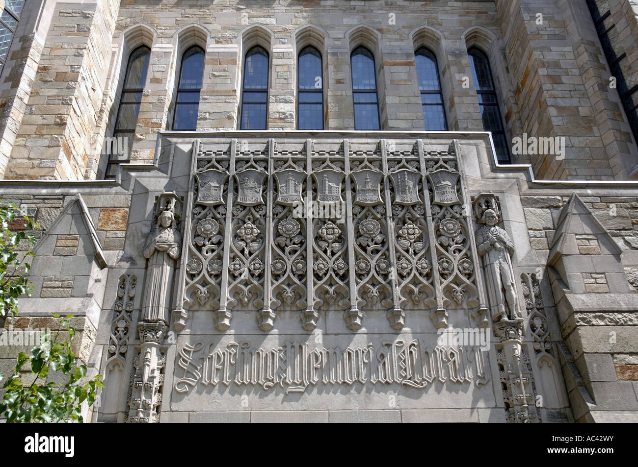 New Haven, CT. Yale University Stone carving and sign in front of back ...
