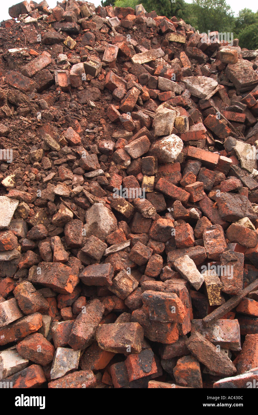 Rubble hi-res stock photography and images - Alamy