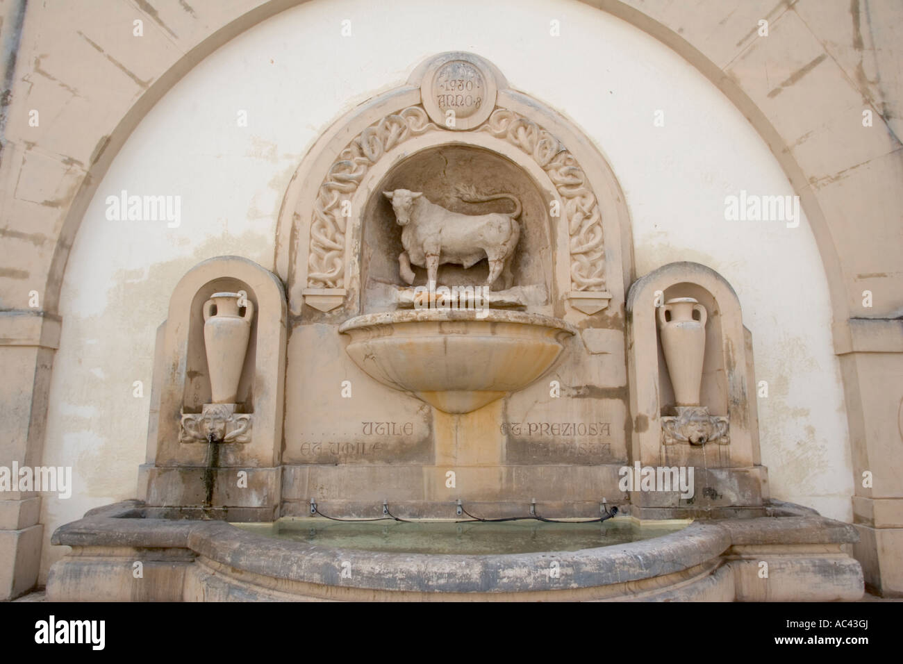 The bull of Nardò, symbol and emblem of the town, Italy Stock Photo - Alamy