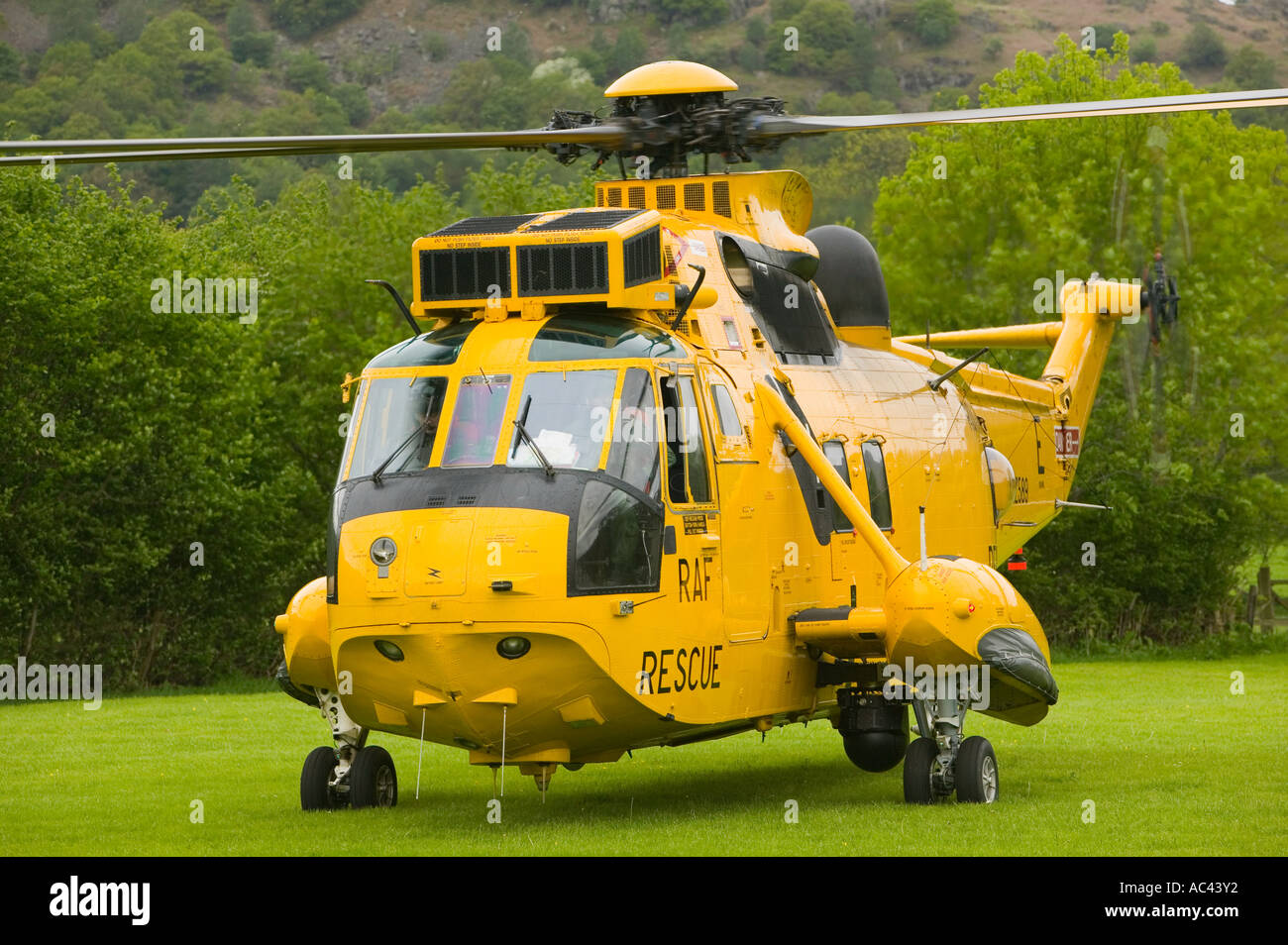 RAF Sea King Helicopter on a mountain rescue mission, Ambleside, Lake ...