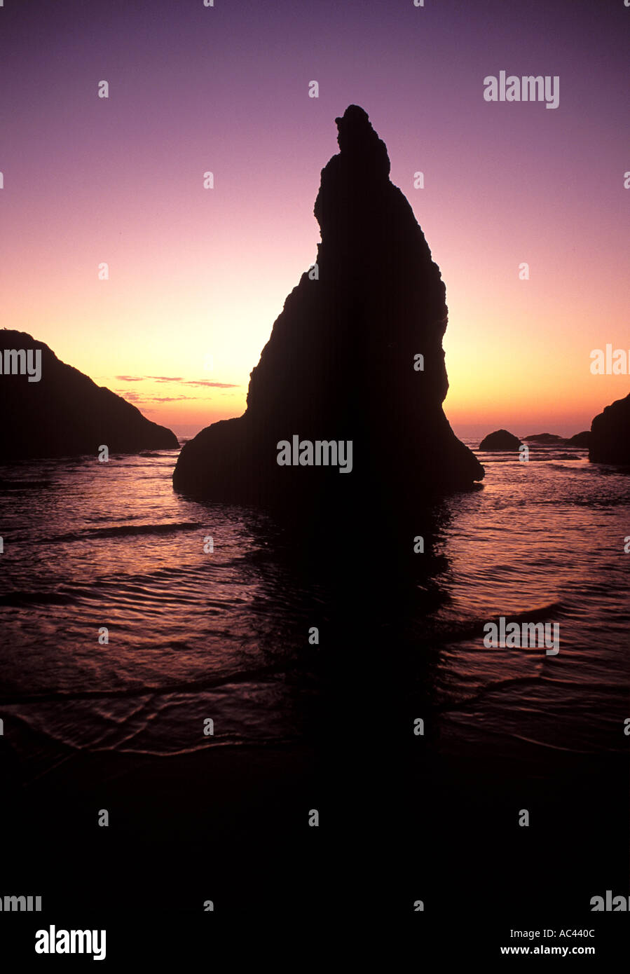 Rock formation coastline of Bandon Oregon Stock Photo - Alamy