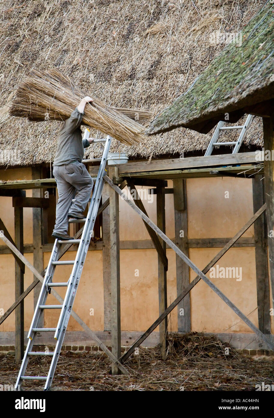 Repairing thatched roof hi-res stock photography and images - Alamy