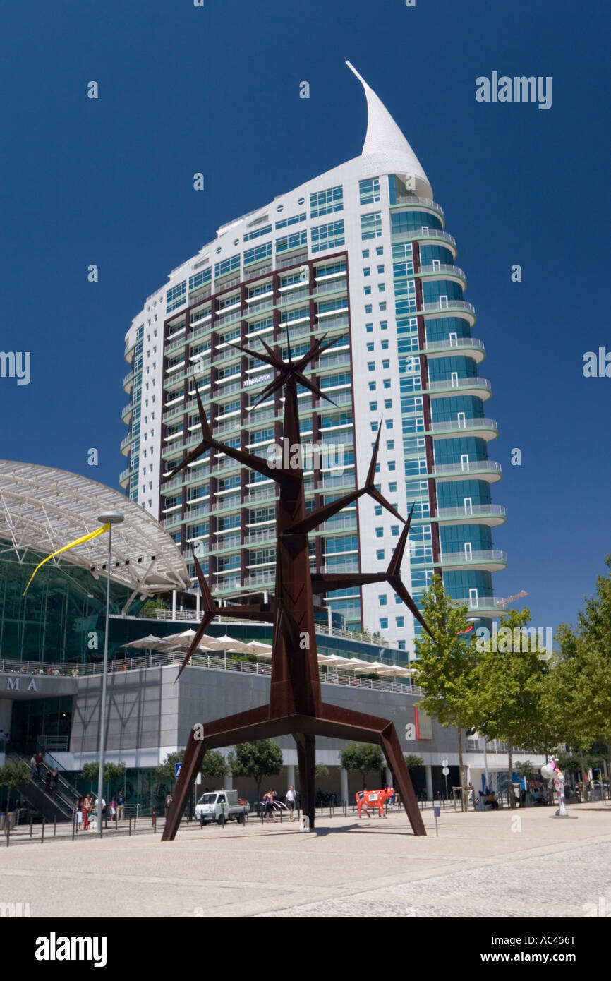 The Sao Gabriel tower and the Vasco da Gama arcade (Lisbon). Tour Sao ...