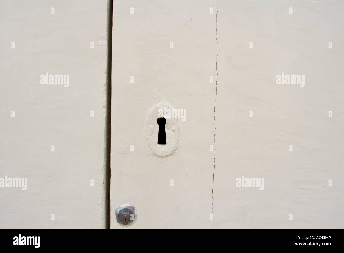 keyhole in white door, Puglia, Italy Stock Photo - Alamy