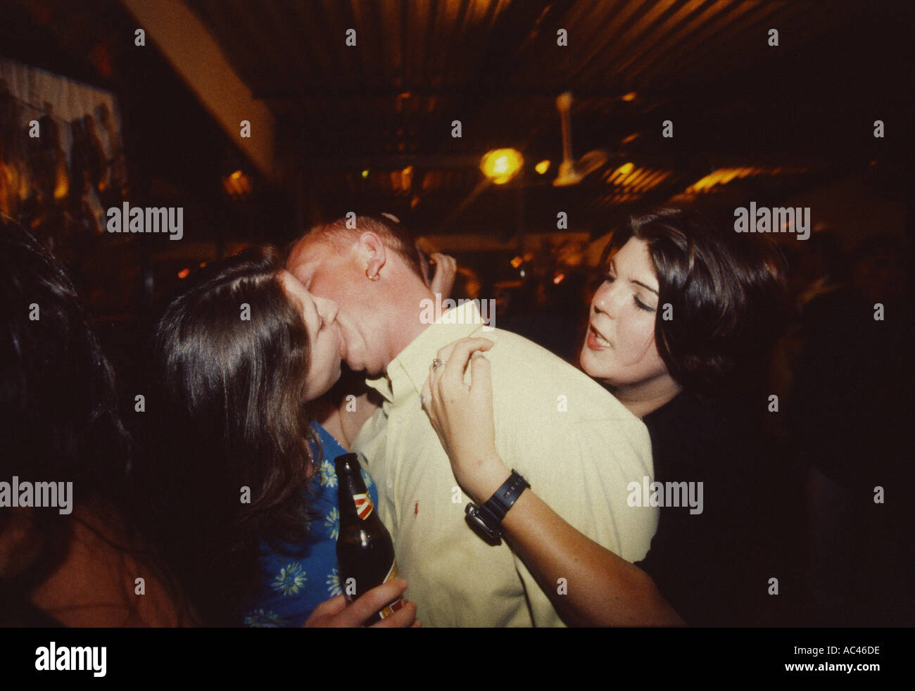 CLUB 18 30 DRINKING BOOZING PARTYING SNOGGING KISSING Stock Photo - Alamy
