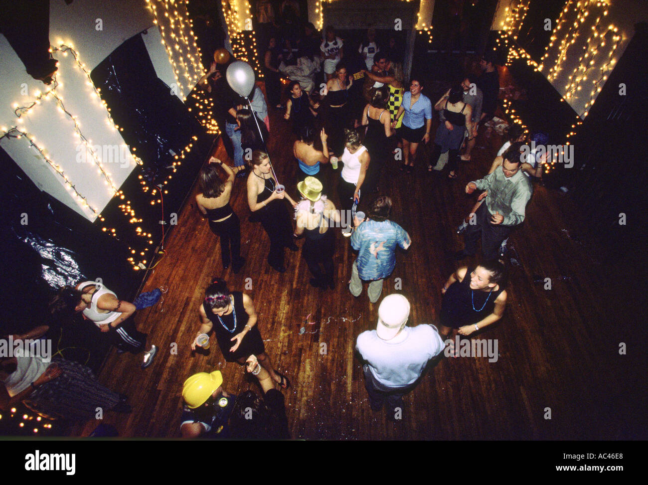 FRAT PARTY DRINKING BOOZING PARTYING Stock Photo - Alamy