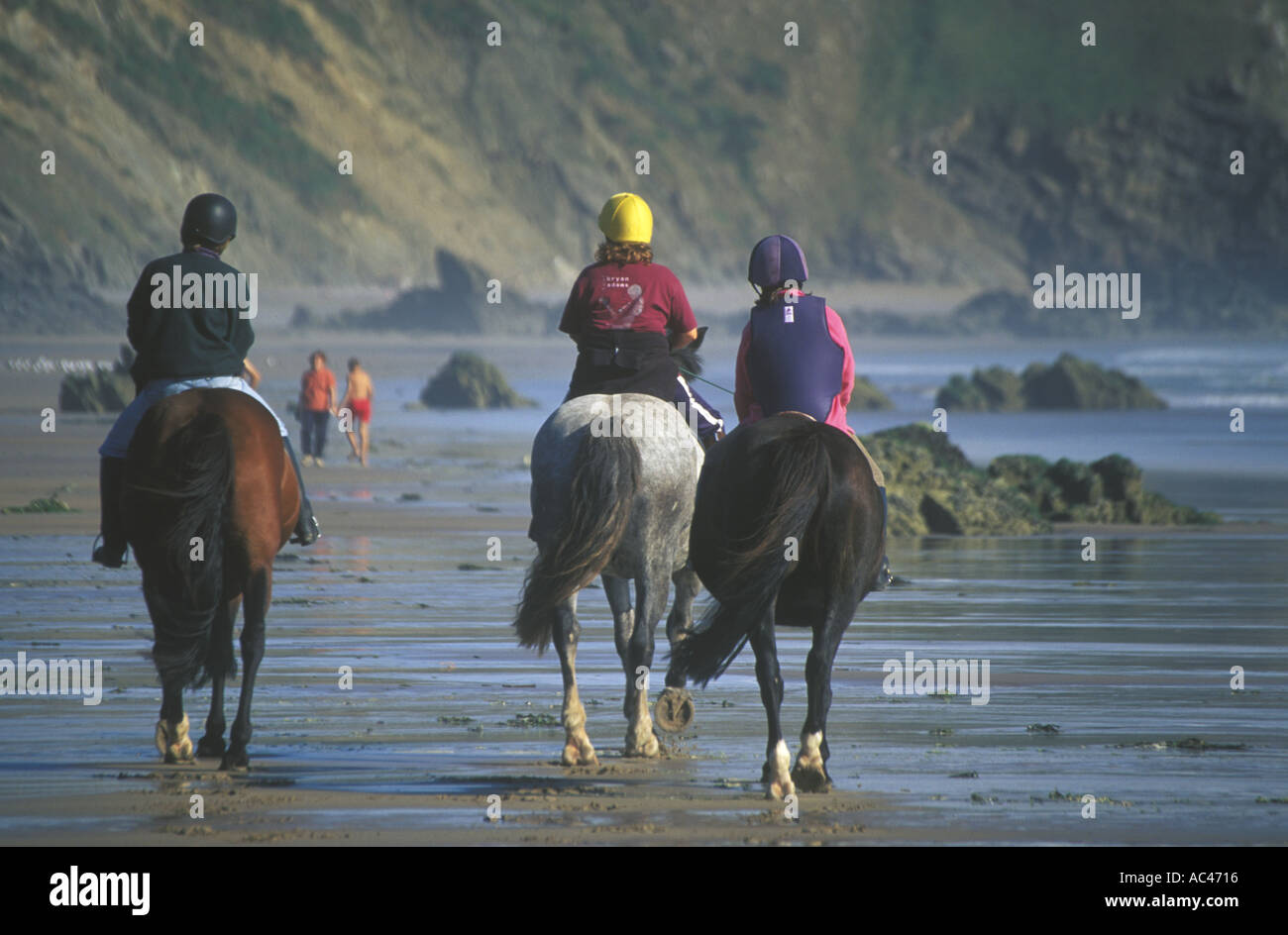 Marloes sands horse riding hi-res stock photography and images - Alamy