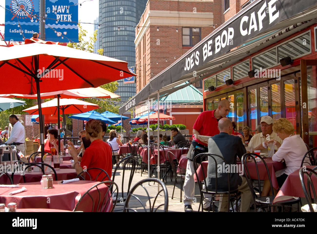 Pier i café hi-res stock photography and images - Alamy
