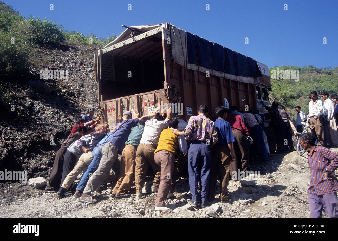 Broken truck india hi-res stock photography and images - Alamy