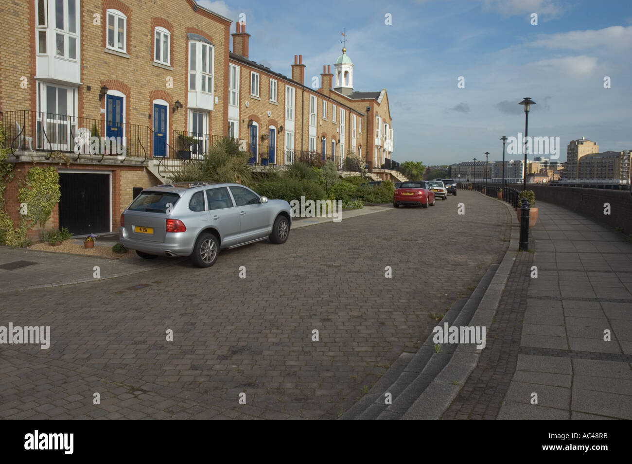 Overlooking the thames hi-res stock photography and images - Alamy