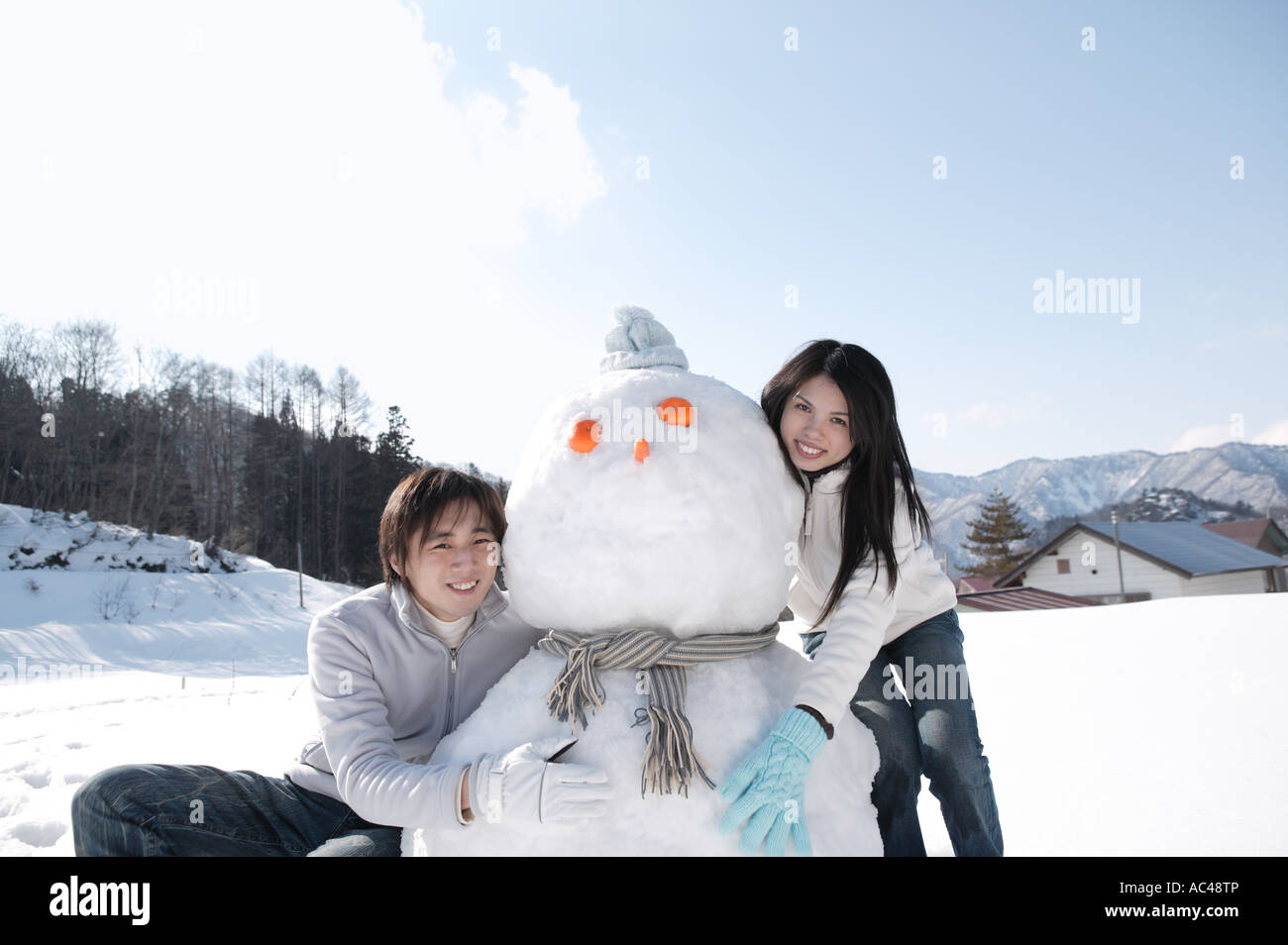 Couple building snowman hi-res stock photography and images - Alamy