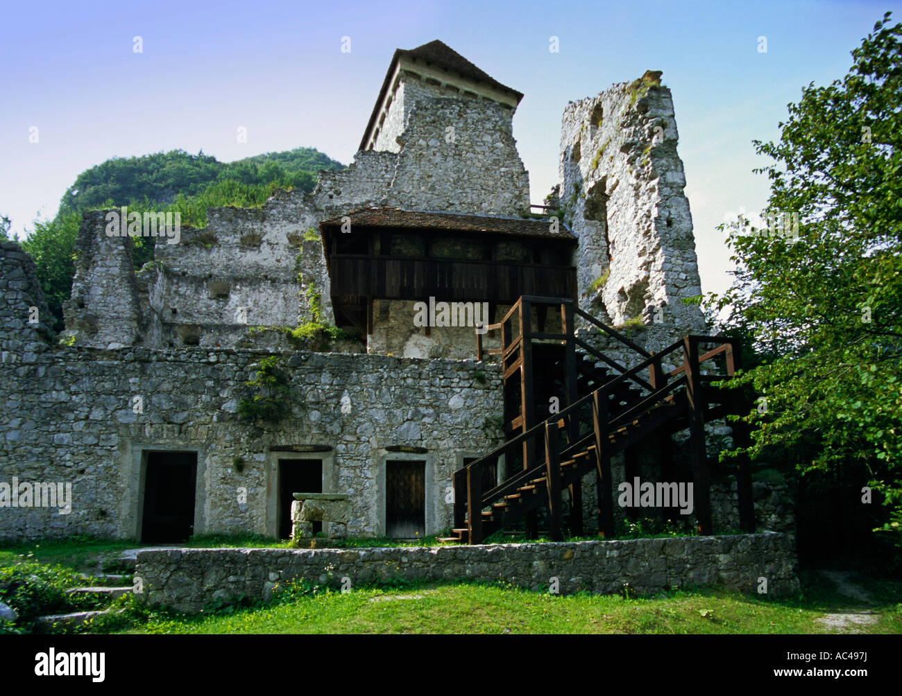 Slovenia grad kamen kamen castle hi-res stock photography and images ...