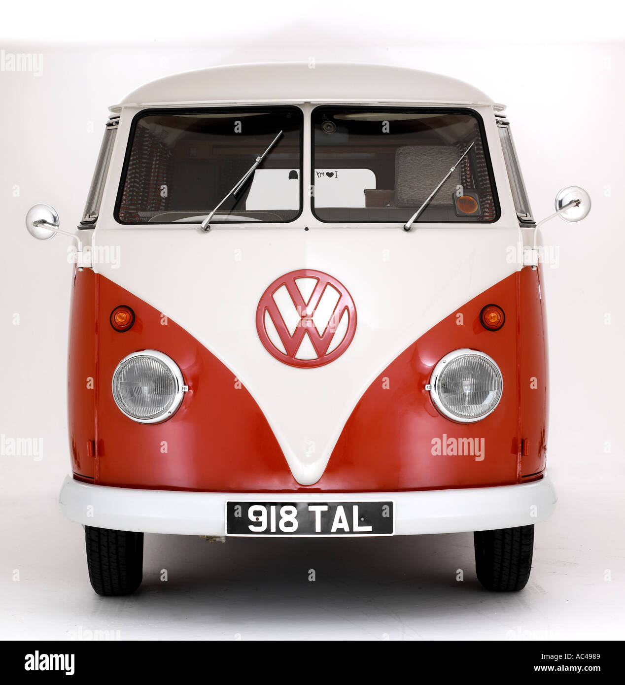 Red white vw camper hi-res stock photography and images - Alamy