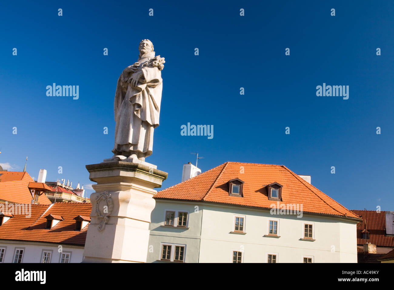 Statue on Charles bridge Stock Photo - Alamy