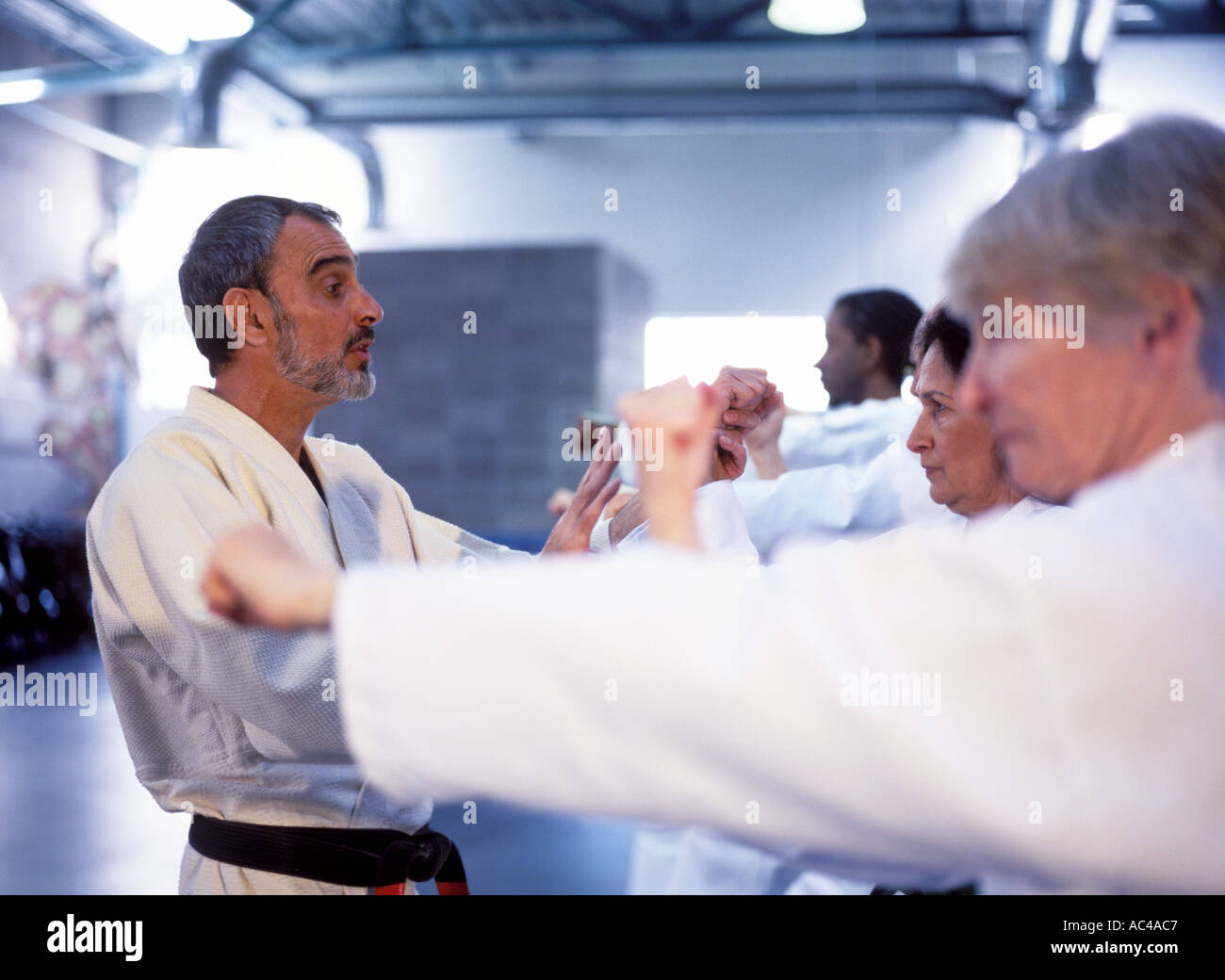 Karate instructor teaching karate class Stock Photo - Alamy