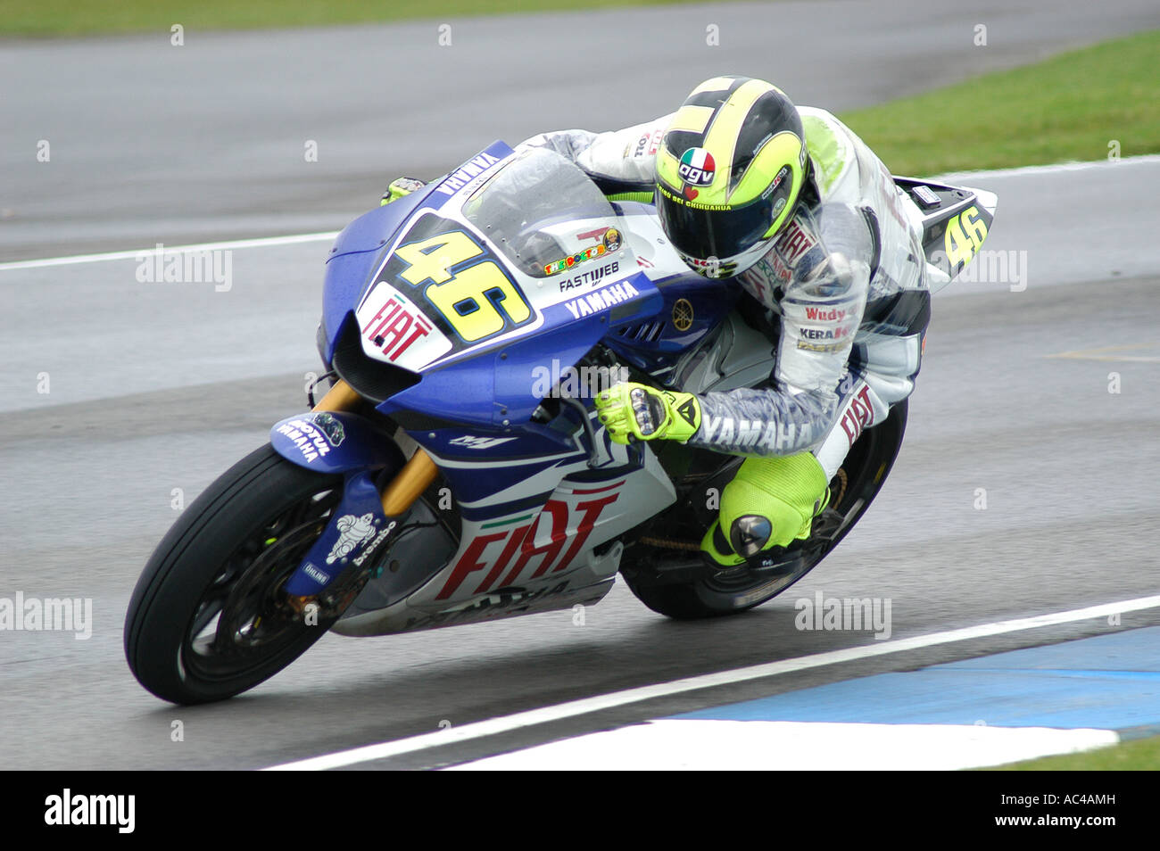 Valentino Rossi (ITA) racing at the 2007 Nickel & Dime British ...