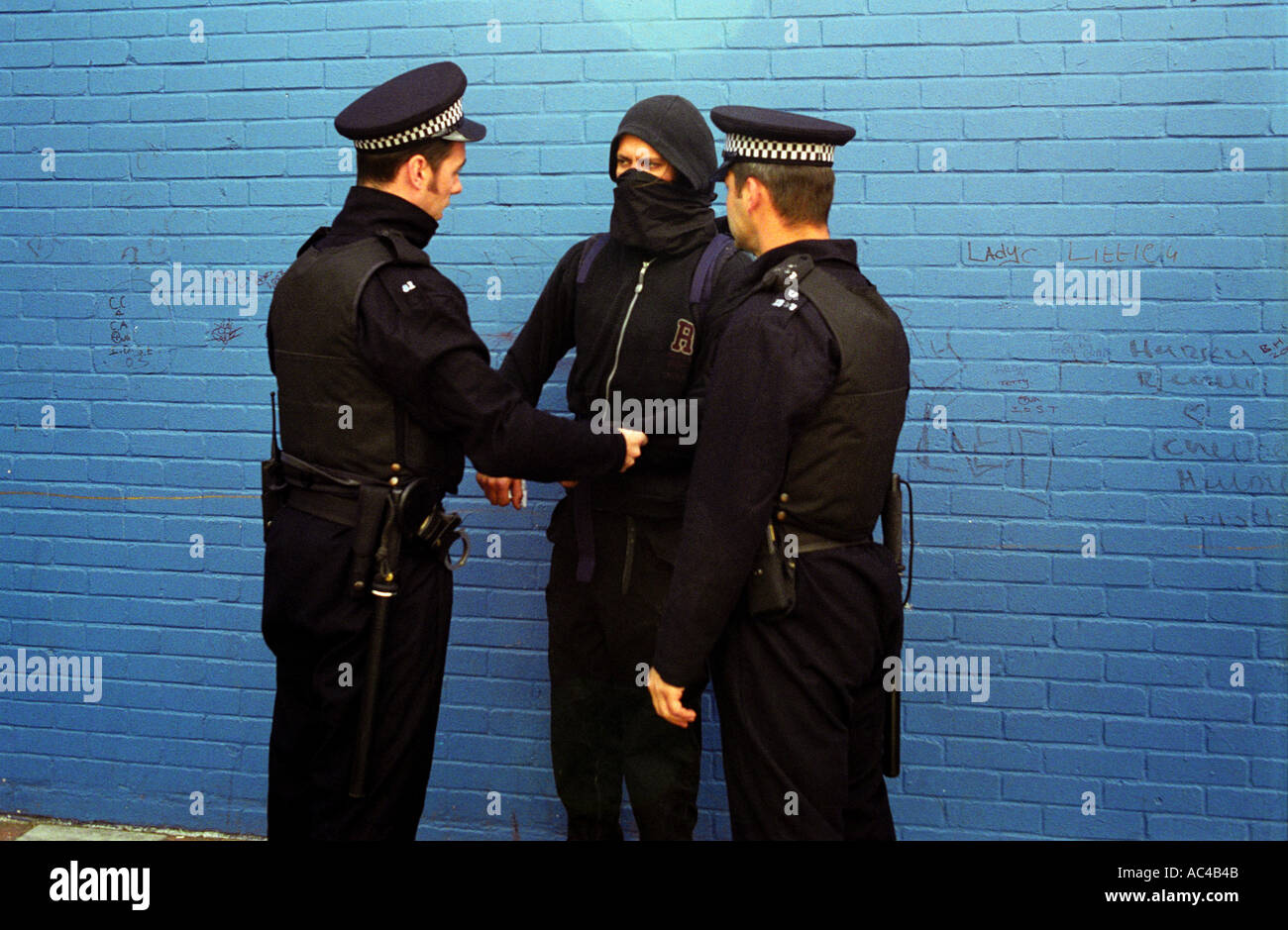 Under cover police uk hi-res stock photography and images - Alamy