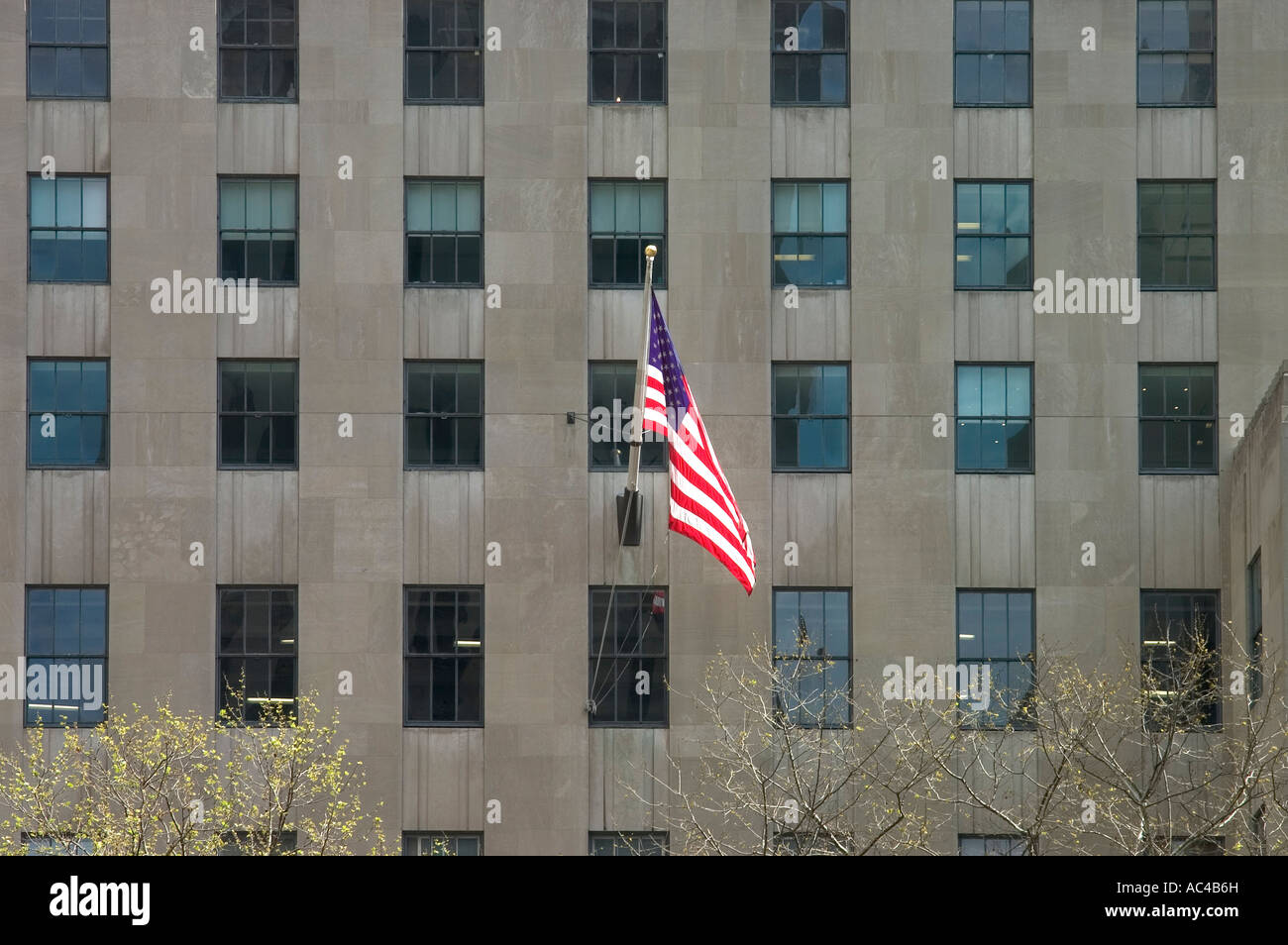 United States Flag at Rockefeller Center, New York Stock Photo - Alamy