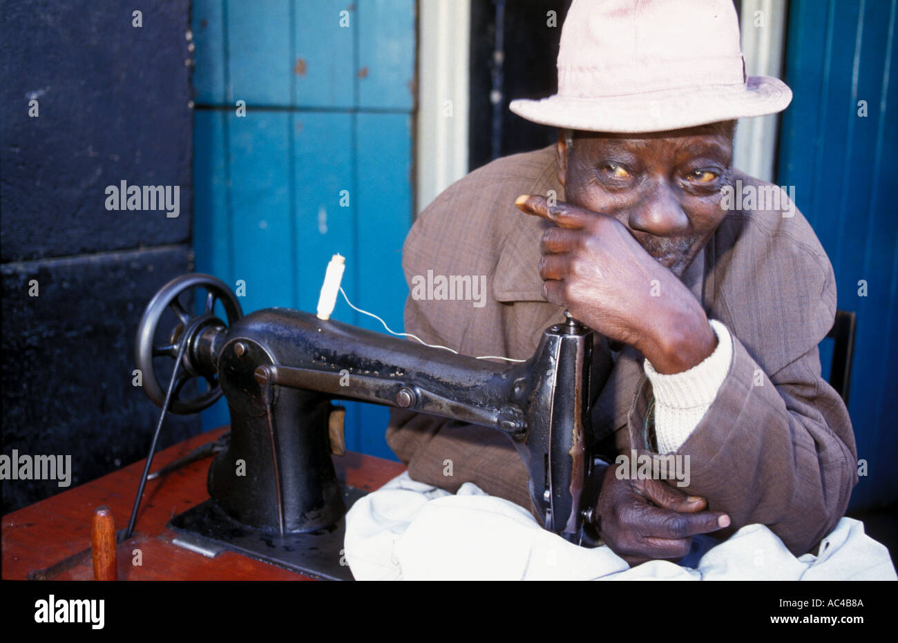 Black zimbabwean man hi-res stock photography and images - Alamy