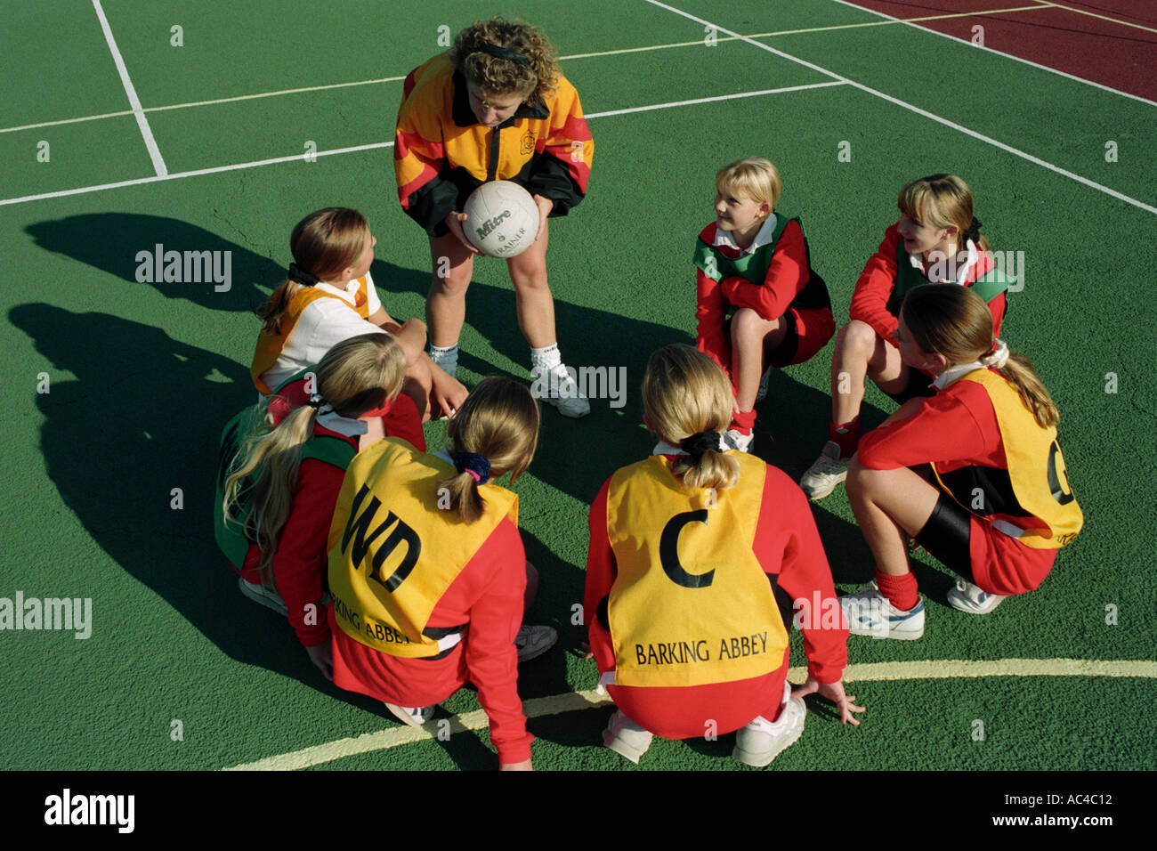 Netball school girls hi-res stock photography and images - Alamy