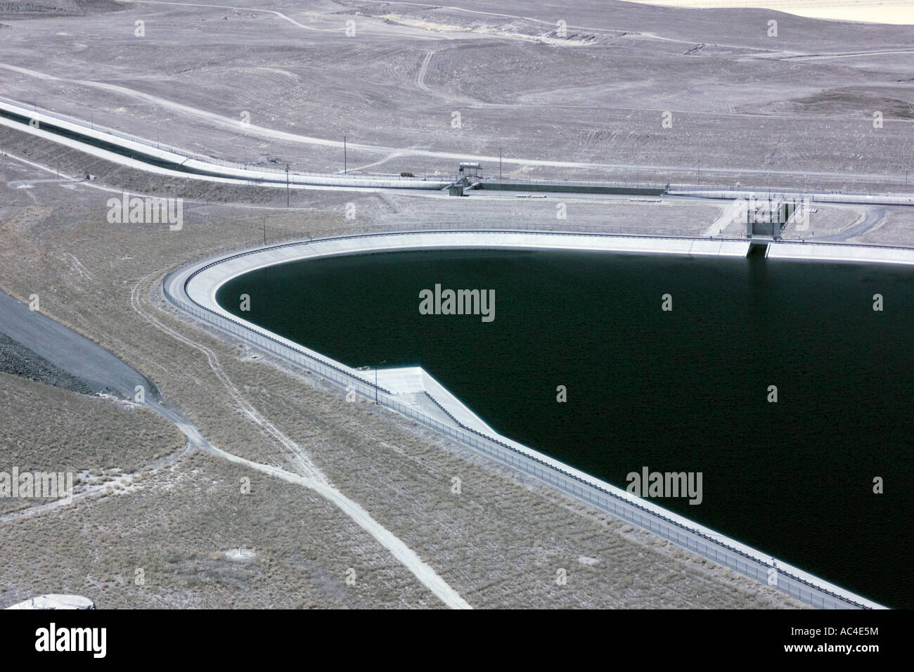 Diamond valley reservoir hi-res stock photography and images - Alamy