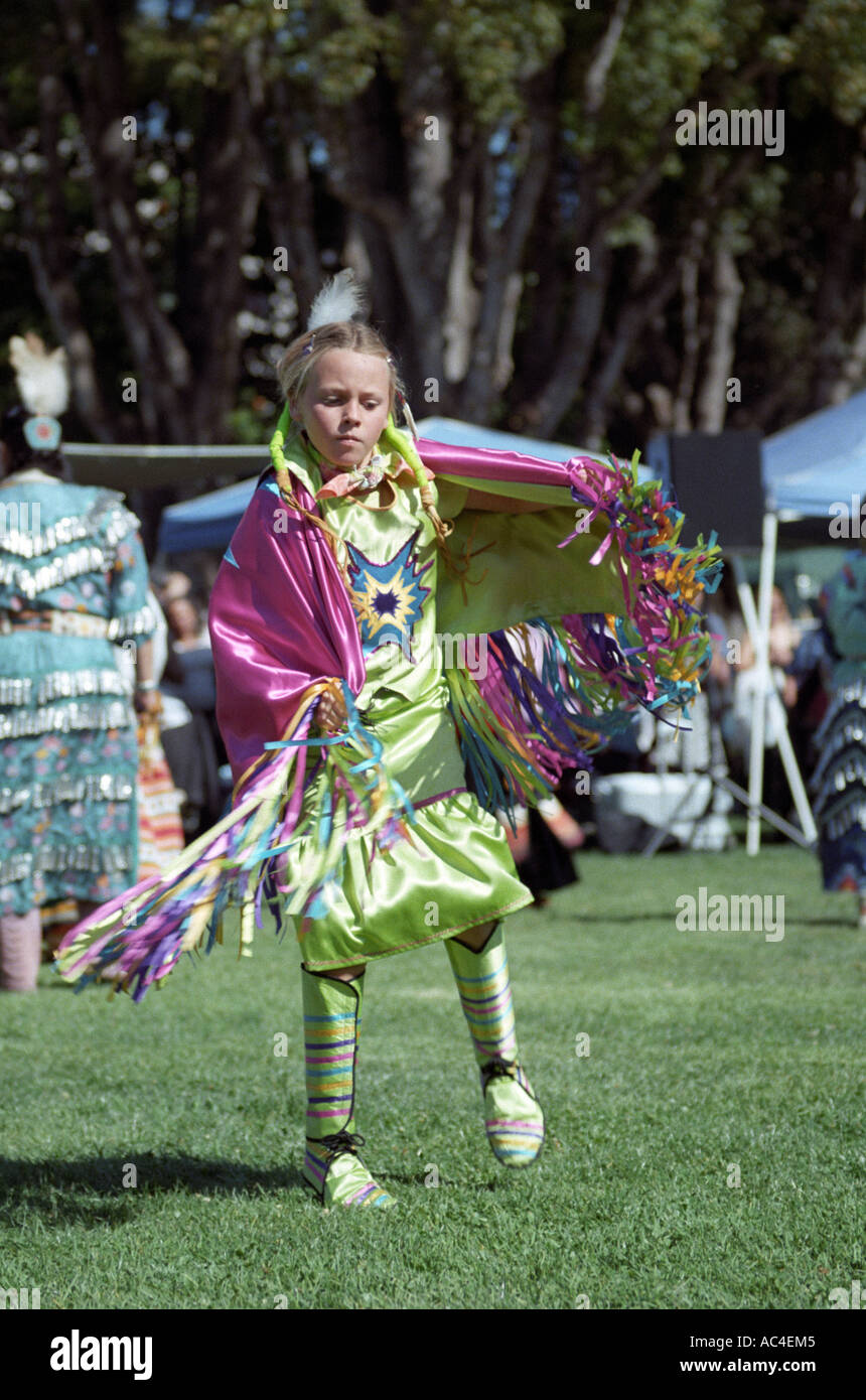 Fancy Shawl Dancer Stock Photos & Fancy Shawl Dancer Stock Images - Alamy
