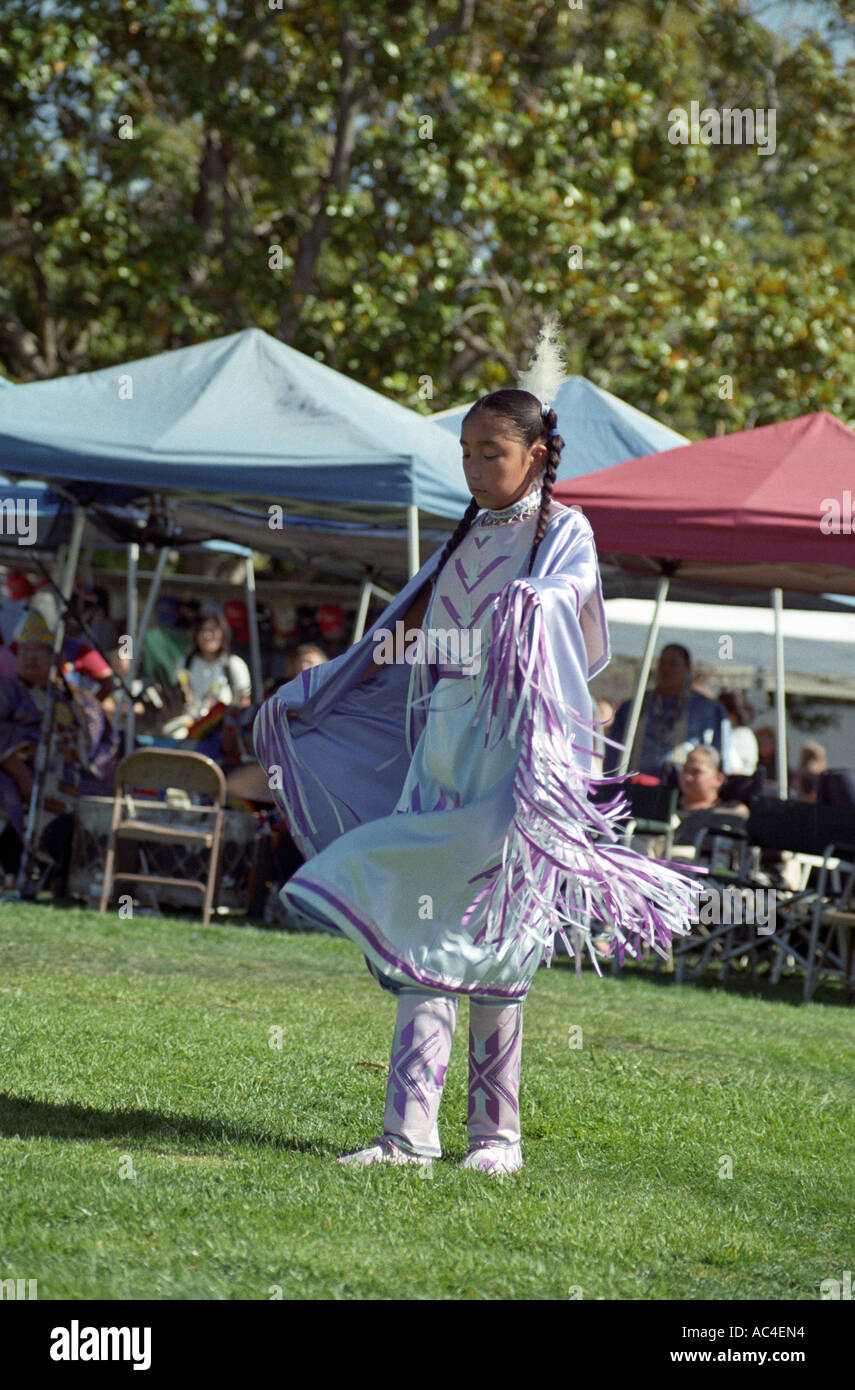 Fancy shawl dance hi-res stock photography and images - Alamy