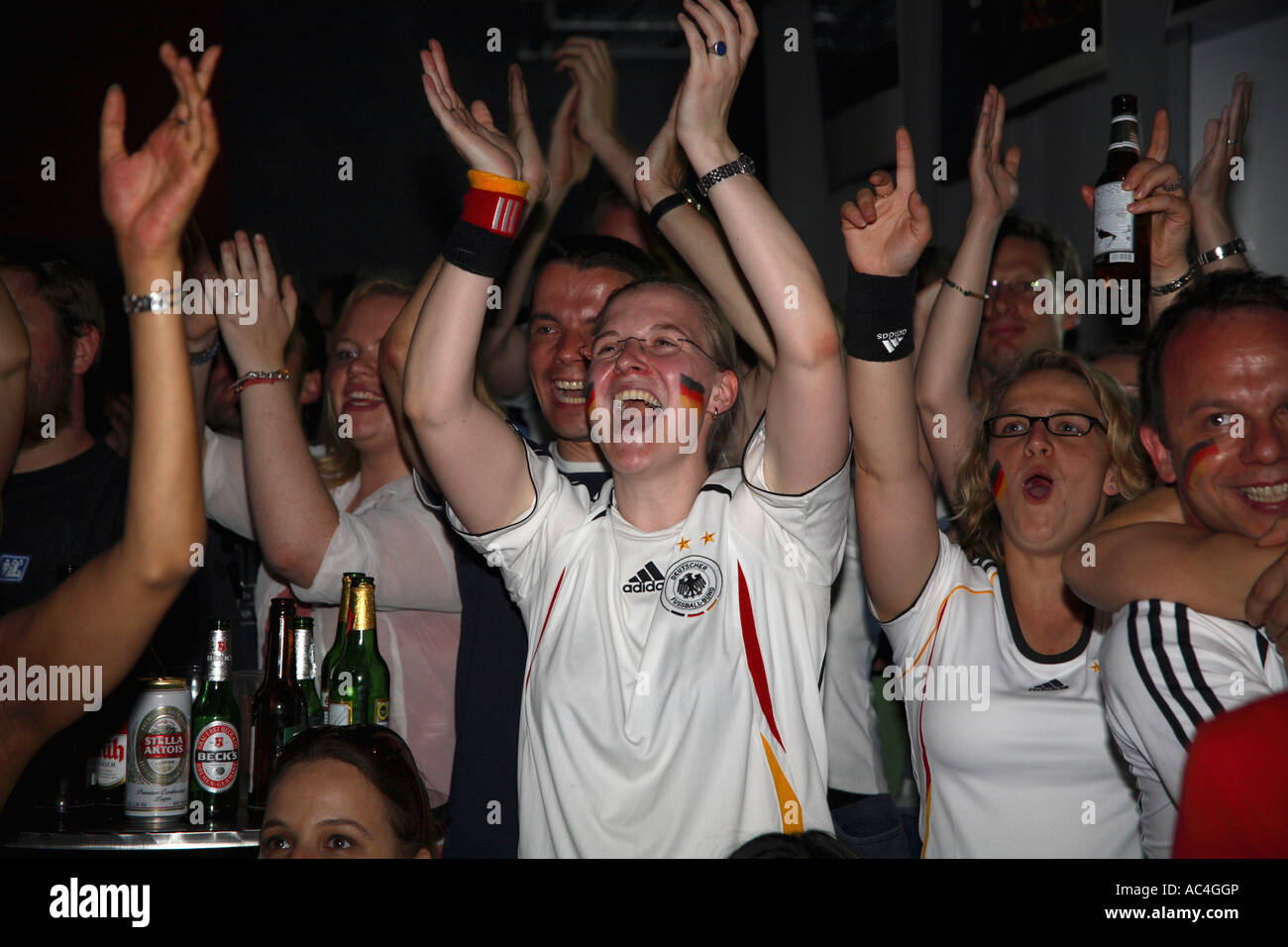 Clapping applauding celebration football hi-res stock photography and ...