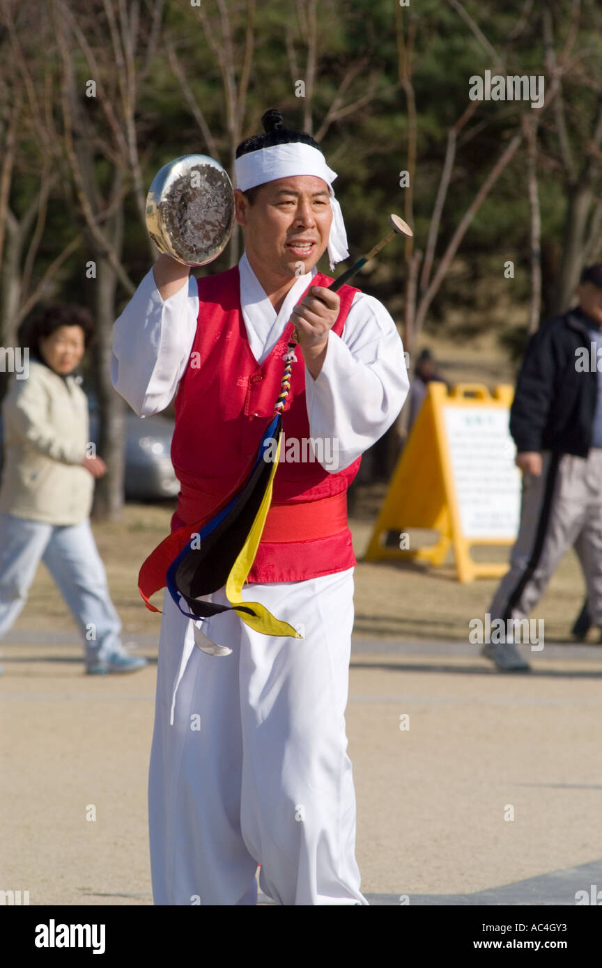 A traditional Korean drum performance in Daegu, South Korea Stock Photo ...