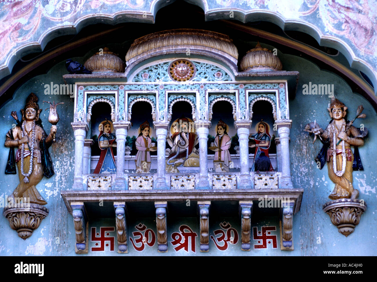 India Rajasthanpainting wall statue people Stock Photo - Alamy