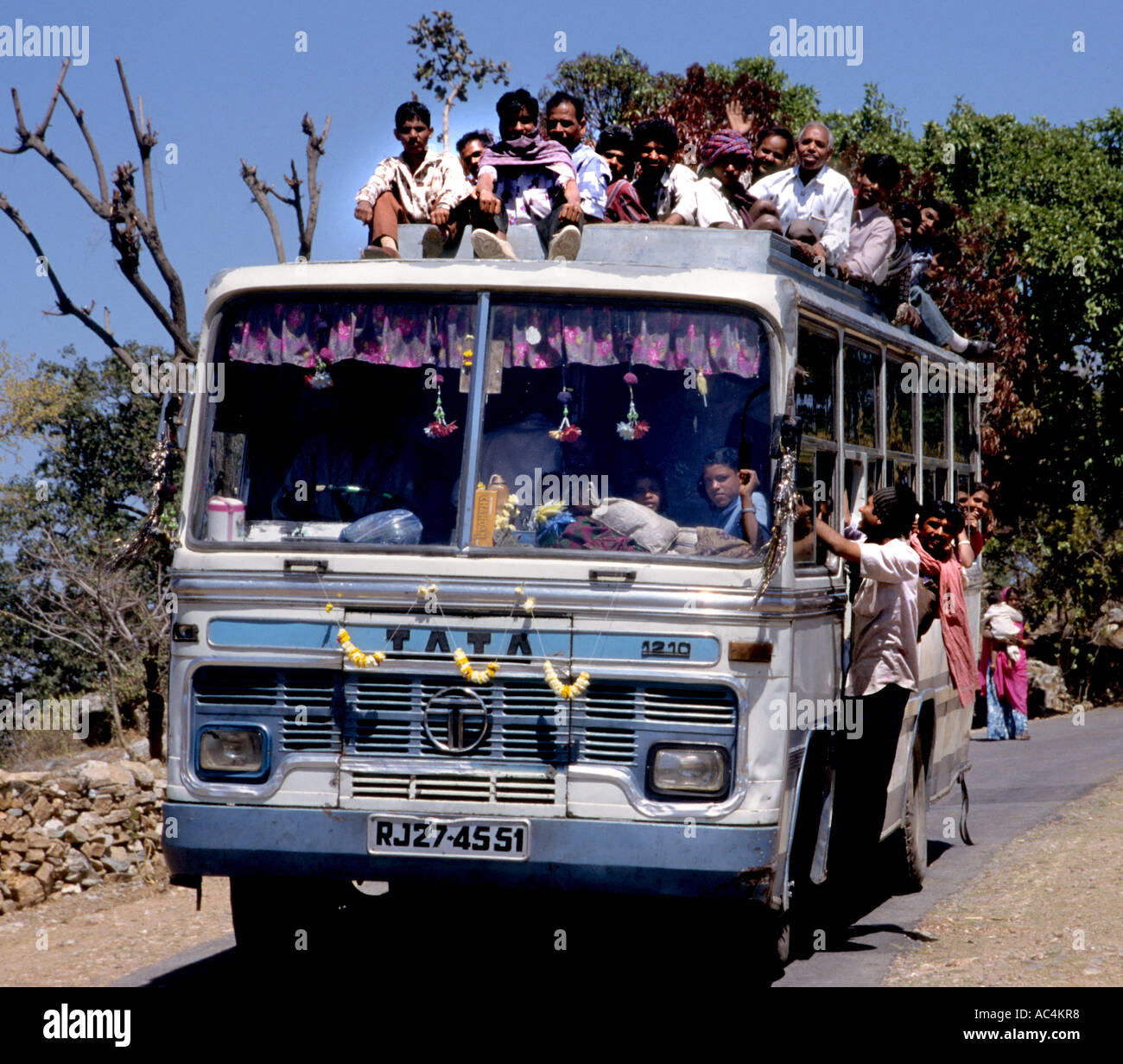 Indian Bus Stock Photos & Indian Bus Stock Images - Alamy