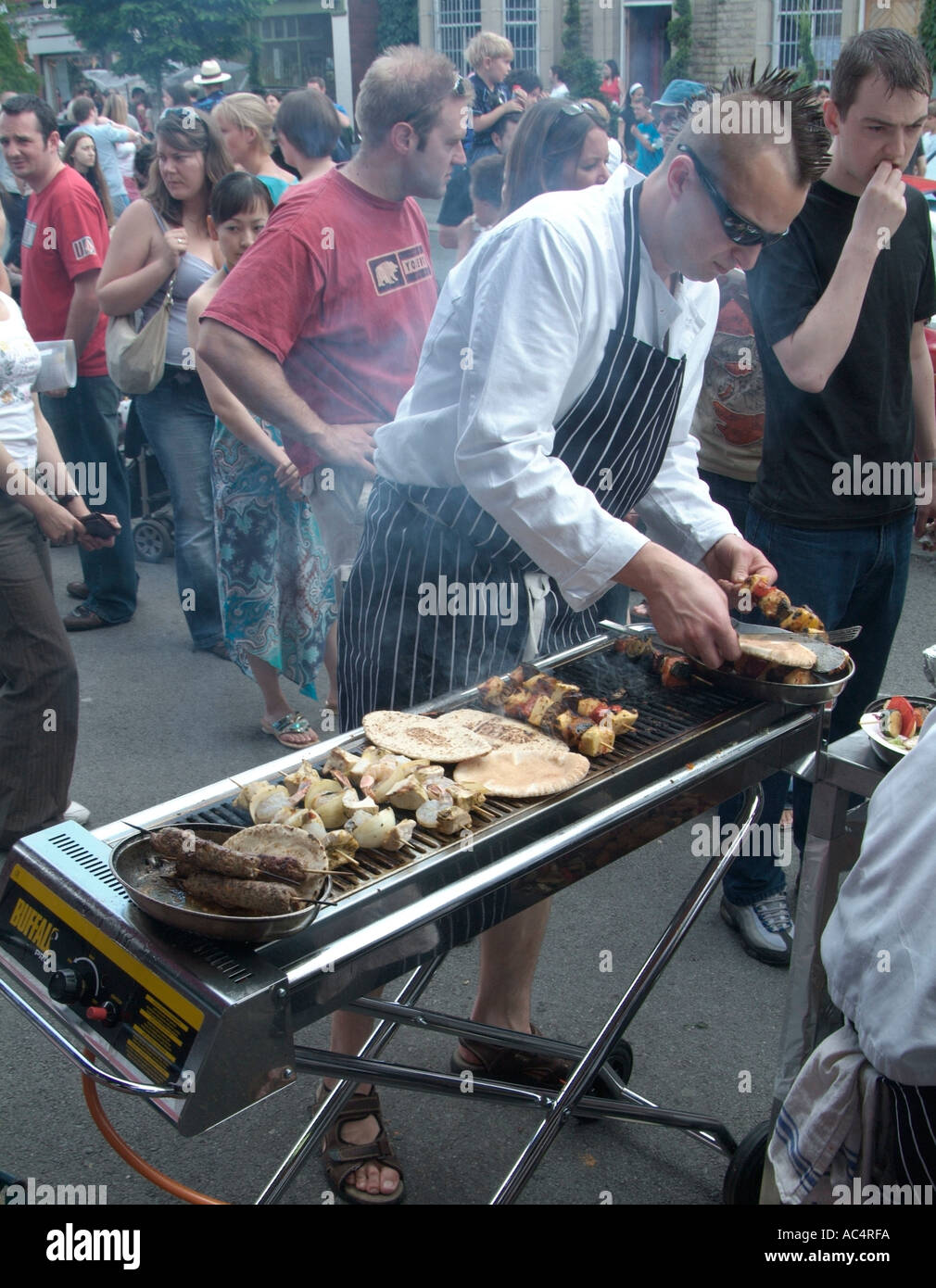 Uk summer festival diverse crowd hi-res stock photography and images ...