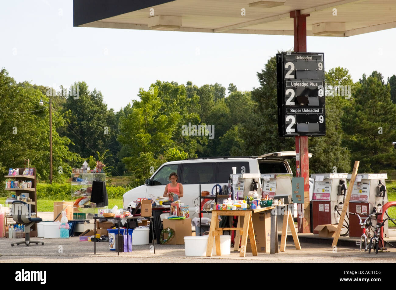 Rural gas station vintage hi-res stock photography and images - Alamy