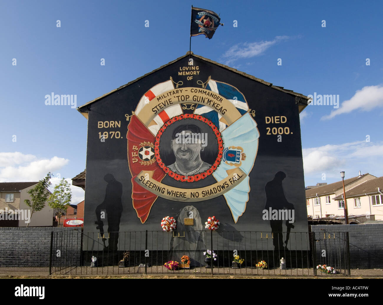 Loyalist sectarian murals Shankill Road Belfast Stock Photo - Alamy