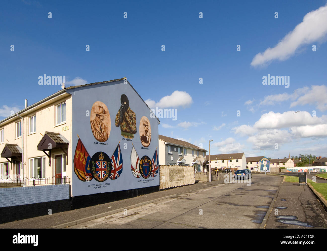 Loyalist sectarian murals Shankill Road Belfast Stock Photo - Alamy