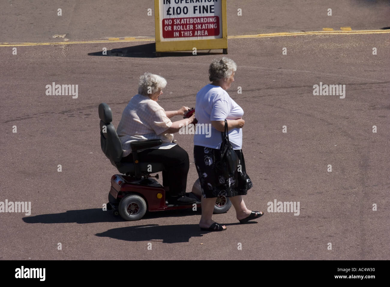 Overweight women walking hi-res stock photography and images - Alamy