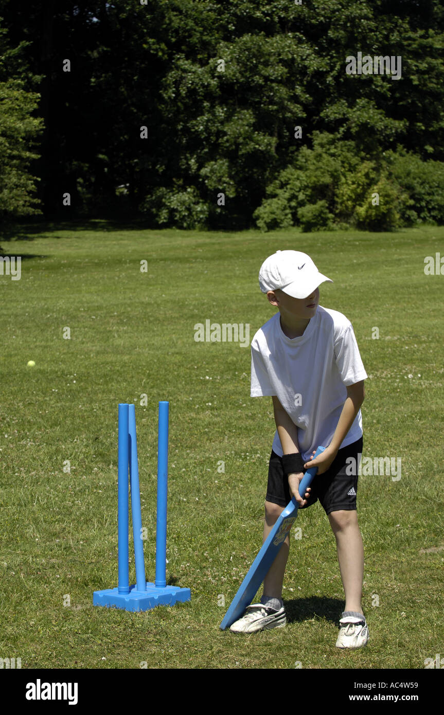 kids cricket quick cricket sports Stock Photo - Alamy