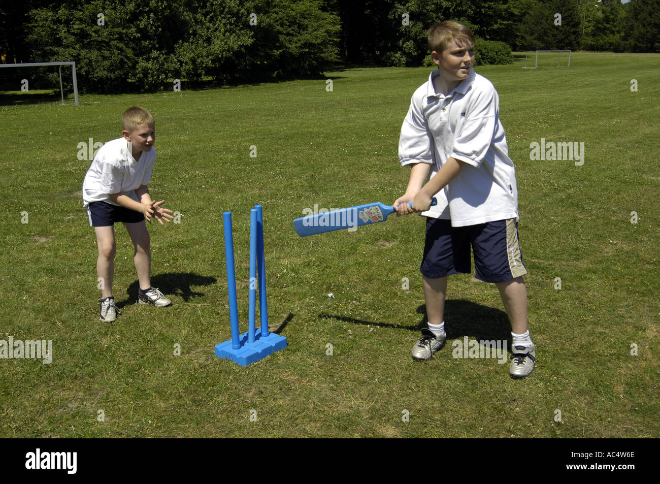 kids cricket quick cricket sports Stock Photo - Alamy