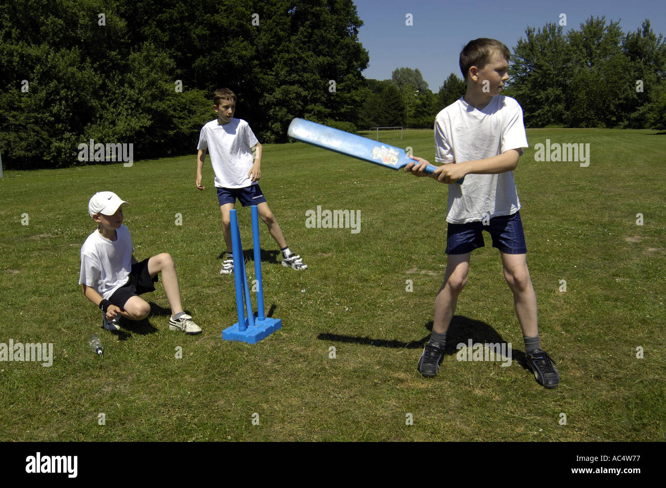Quick cricket school hi-res stock photography and images - Alamy
