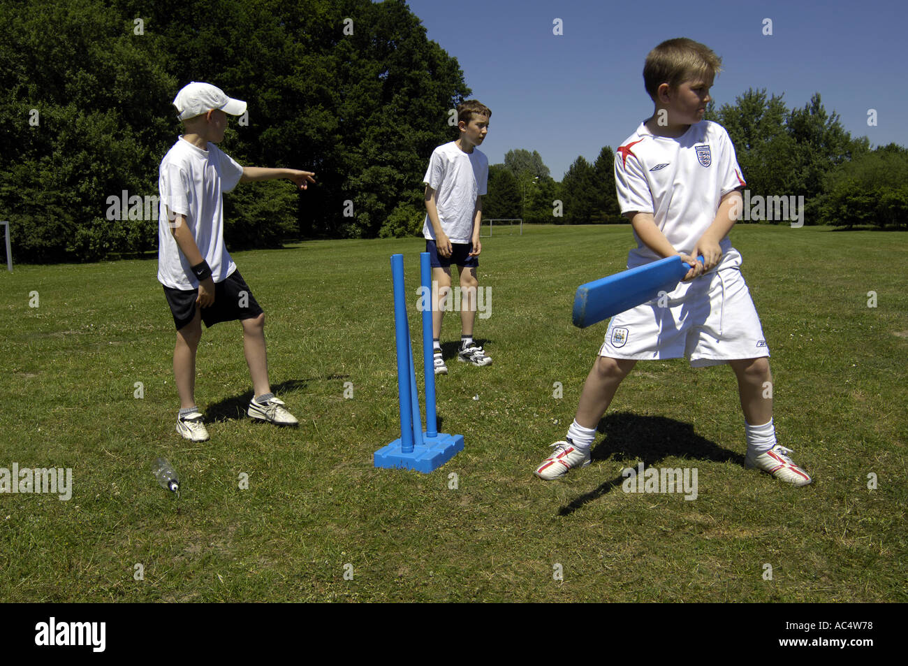 kids cricket quick cricket sports Stock Photo - Alamy