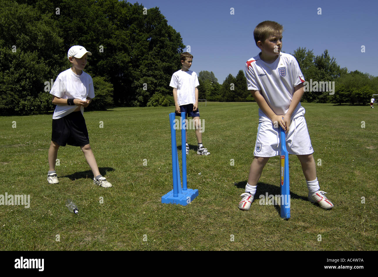 Quick cricket school hi-res stock photography and images - Alamy