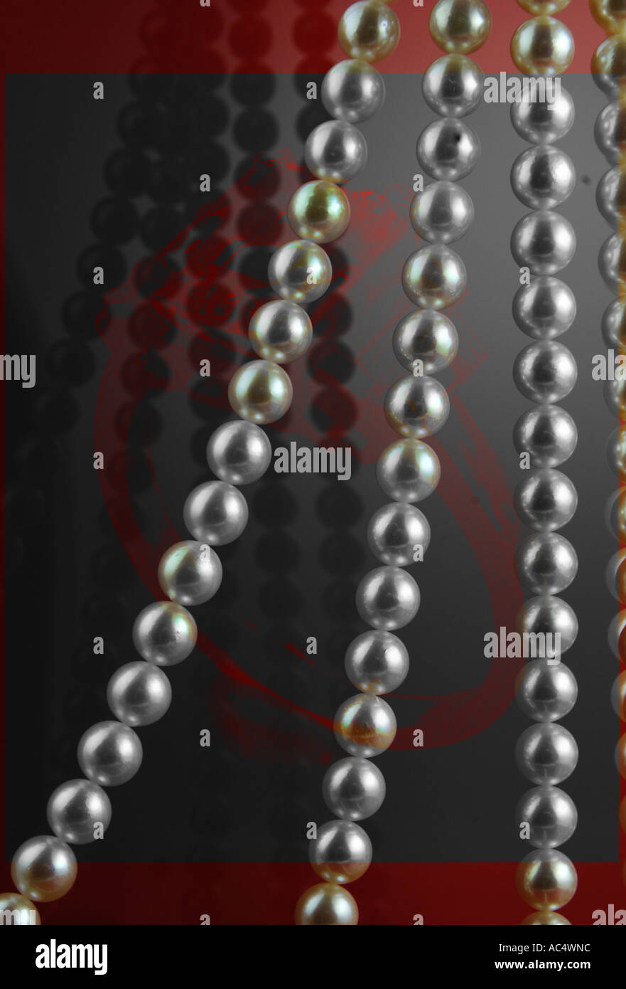 Chain of pearls Stock Photo - Alamy